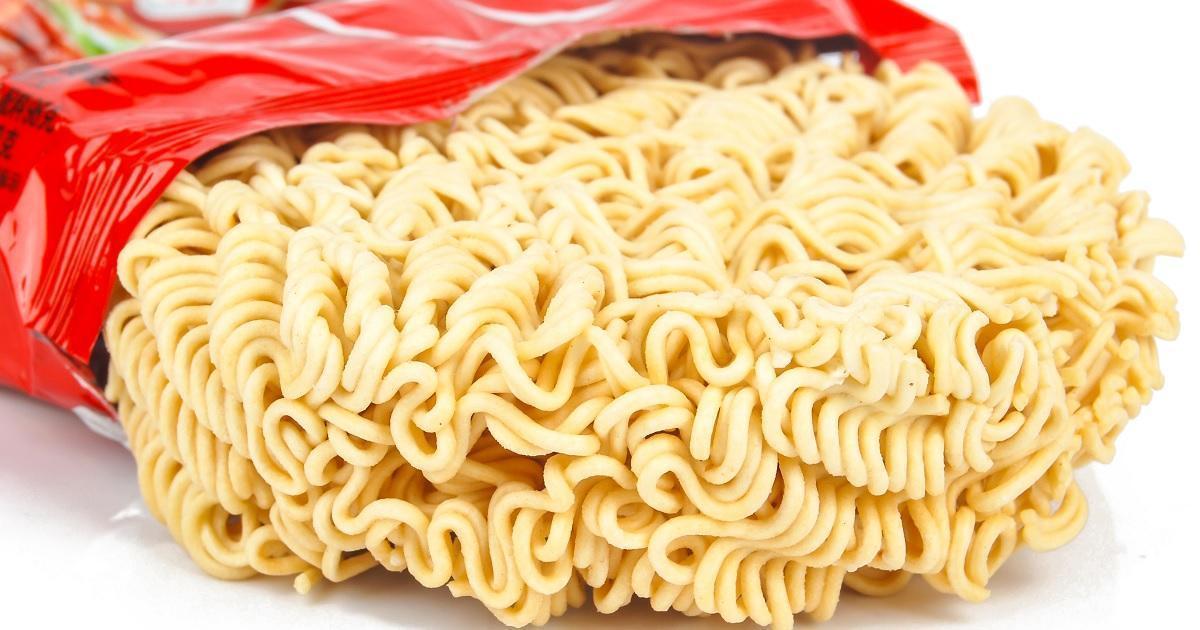 Você come miojo? Entenda por que você deveria evitar esse alimento