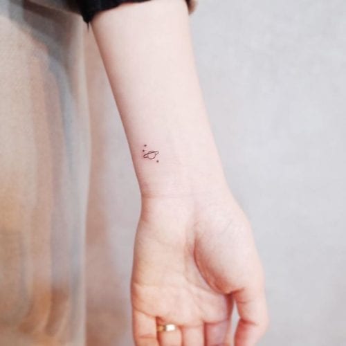 20 tatuagens pequenas e discretas para quem curte o minimalismo
