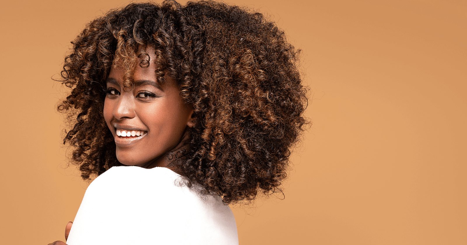 89 frases de sorriso para status que emanam muita felicidade e alegria