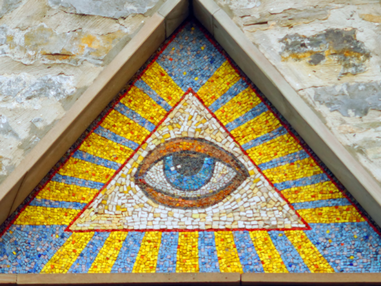 Olho que tudo vê: significado espiritual e quais influências ele tem na ...