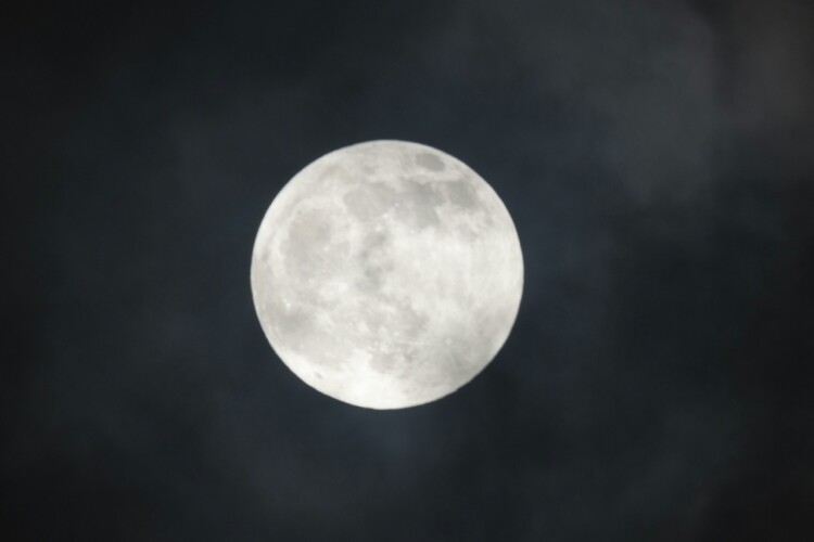 Fase da Lua de hoje, 14/05/2025: veja a Lua Cheia e eventos astronômicos